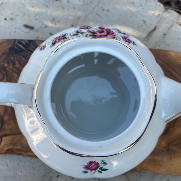 Ellgreave | Kitchen | Vintage English Ellgreave Floral Scalloped Teapot ...